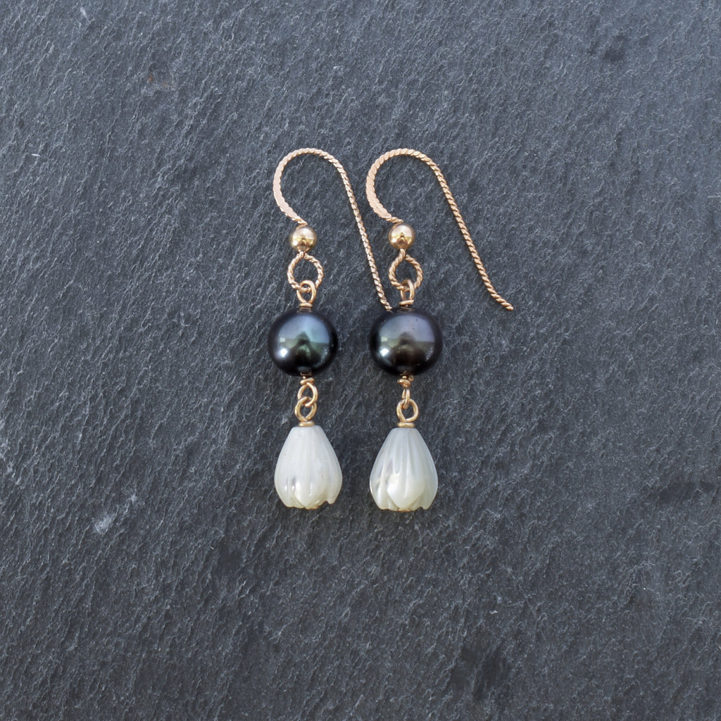 Linked Small Single Pikake with Black Pearls – Yay Hawaii